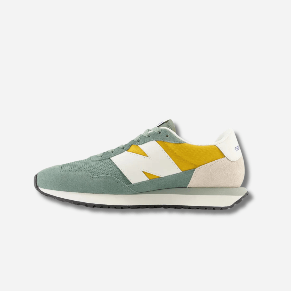 Compra NEW BALANCE en planeta sport